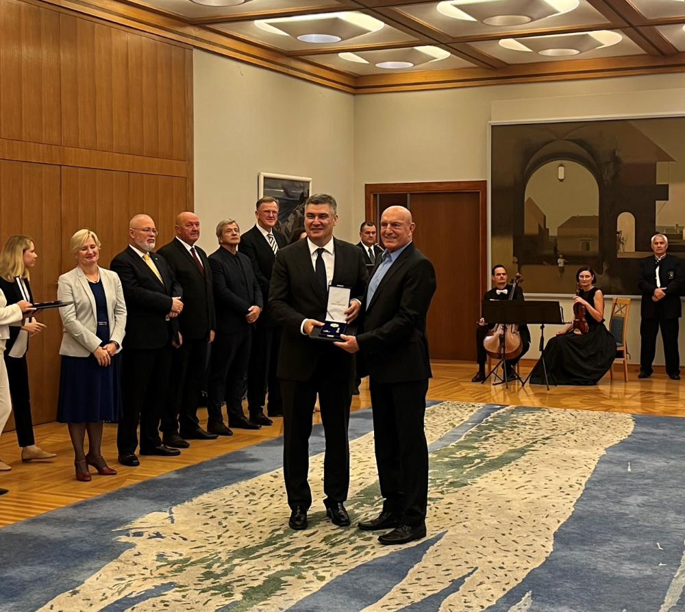 Predsjednik RH Zoran Milanović odlikovao predsjednika SSGZ-a Vjekoslava ...